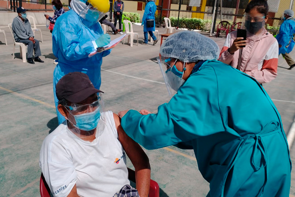 Pandemia en el Perú: Cerca al fin de la tercera ola - Revista Casino